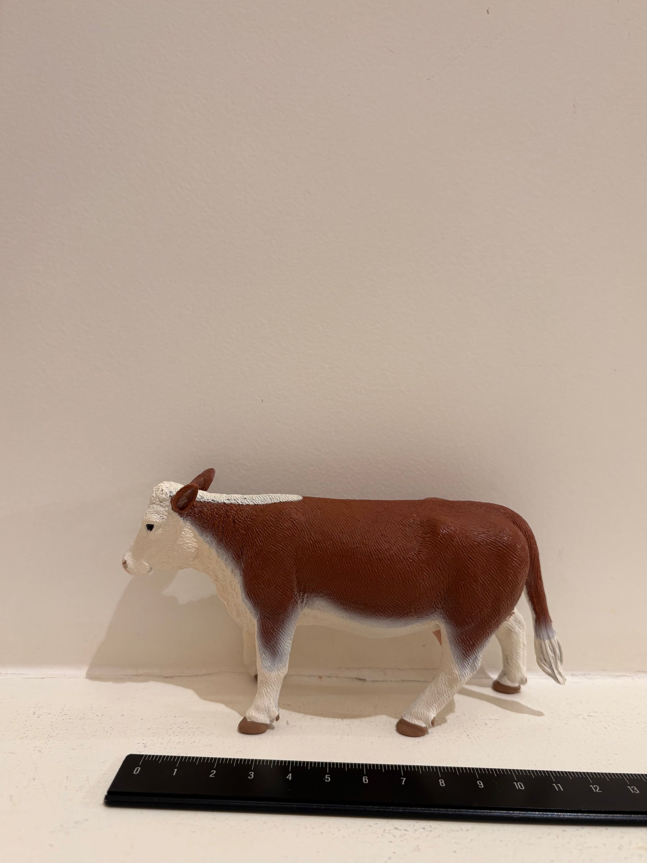 Hereford Cow Figurine by Safari Ltd Farm Collection Animal Figurines 3 ...