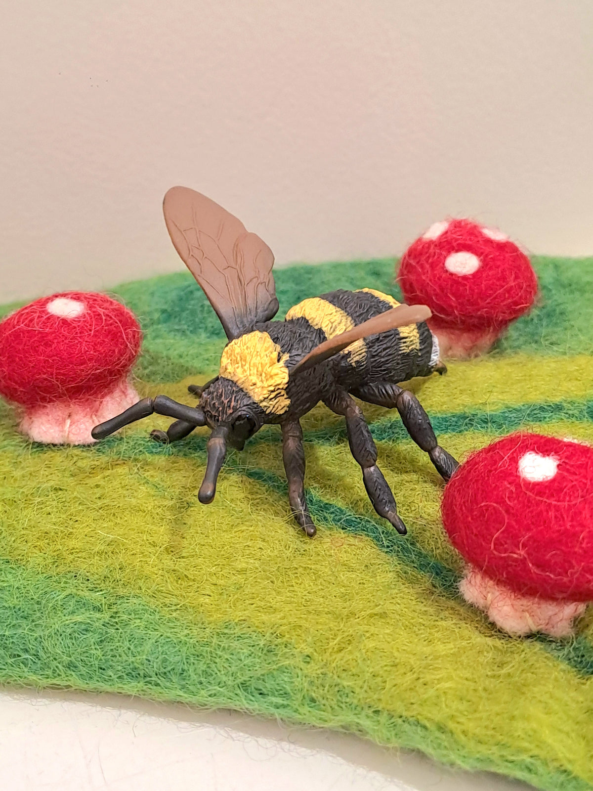 Bumble Bee Figurine by CollectA Insects & Bugs Collection Animal Figur ...