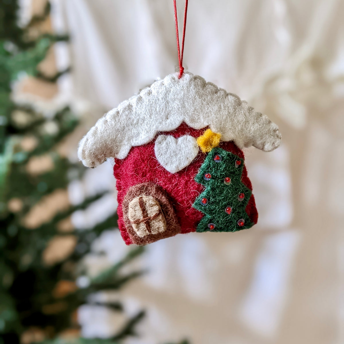 Pashom Felt Christmas Tree Decor - Felt House with Tree Pretend & Imag ...
